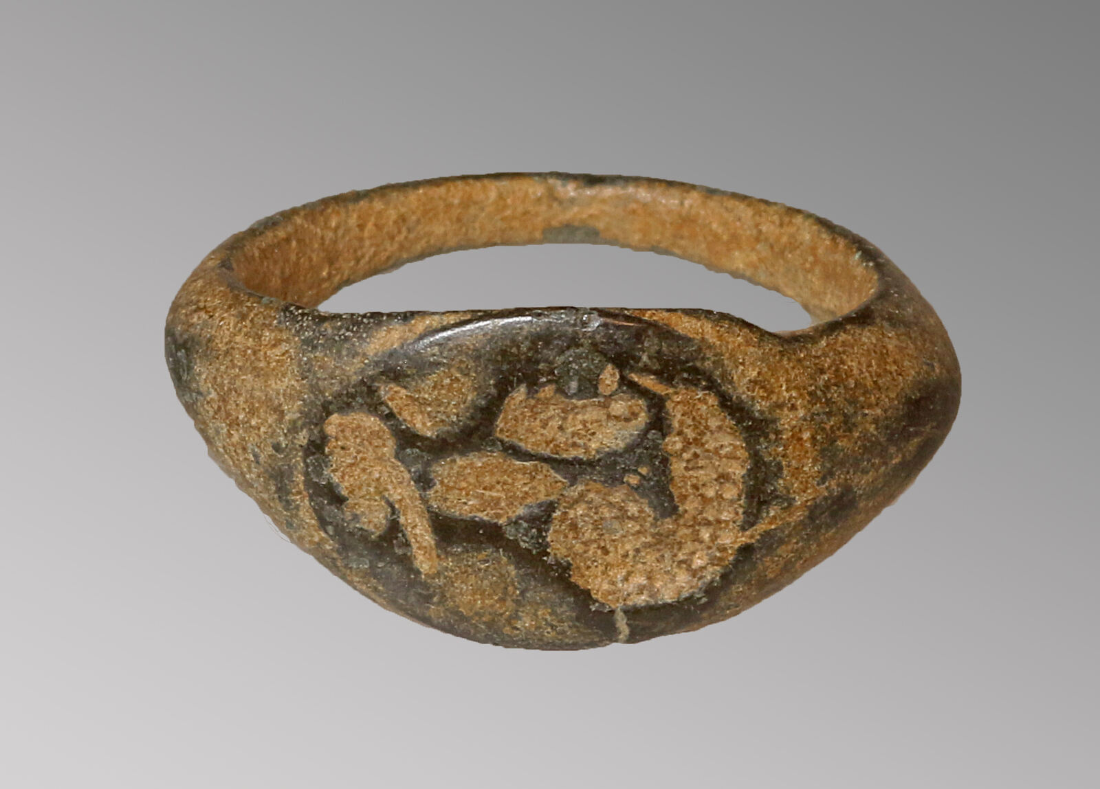 Roman empire Bronze ring bust carved on top III° century ca | MA-Shops