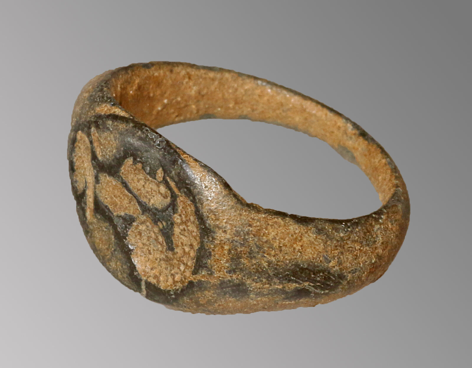 Roman empire Bronze ring bust carved on top III° century ca | MA-Shops