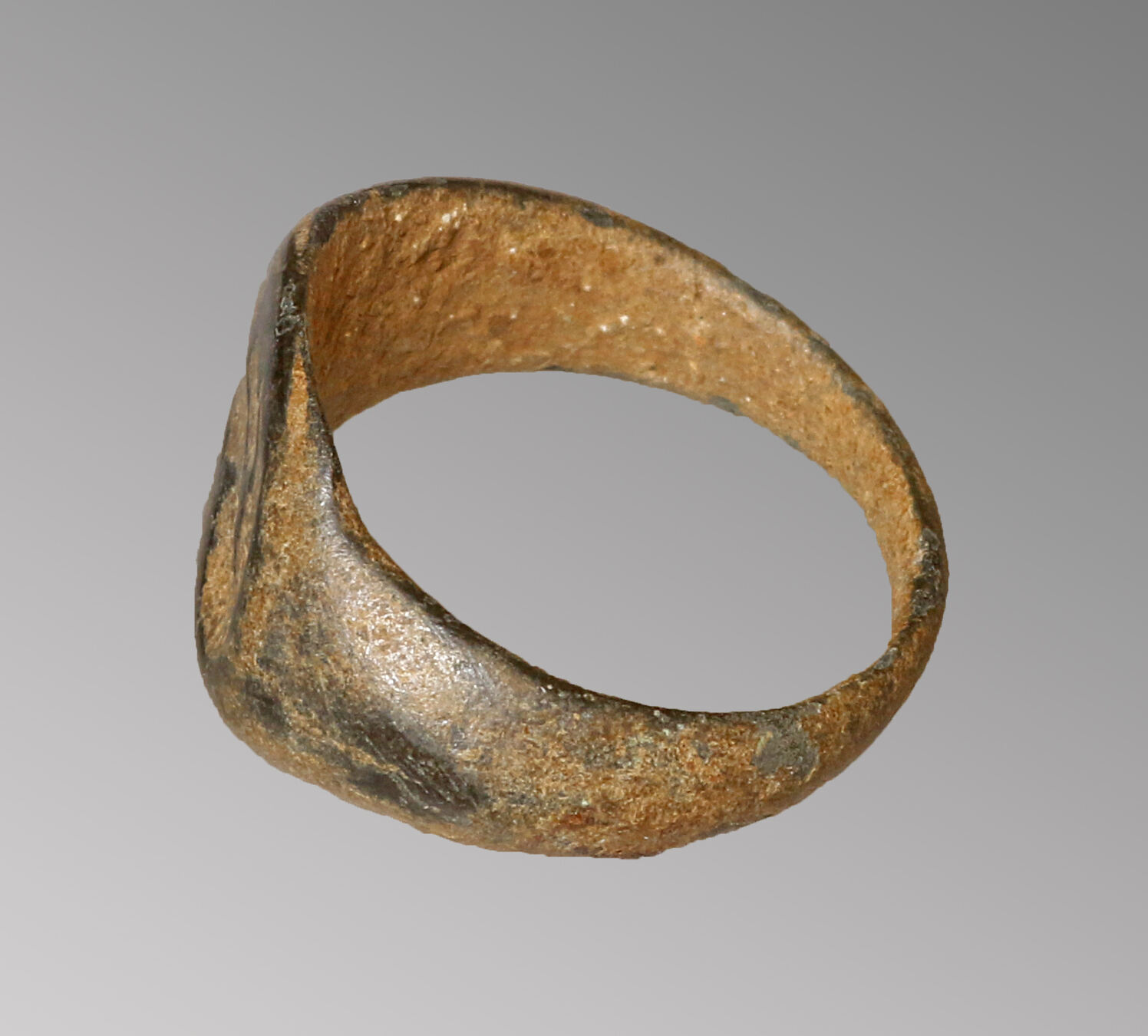 Roman empire Bronze ring bust carved on top III° century ca | MA-Shops