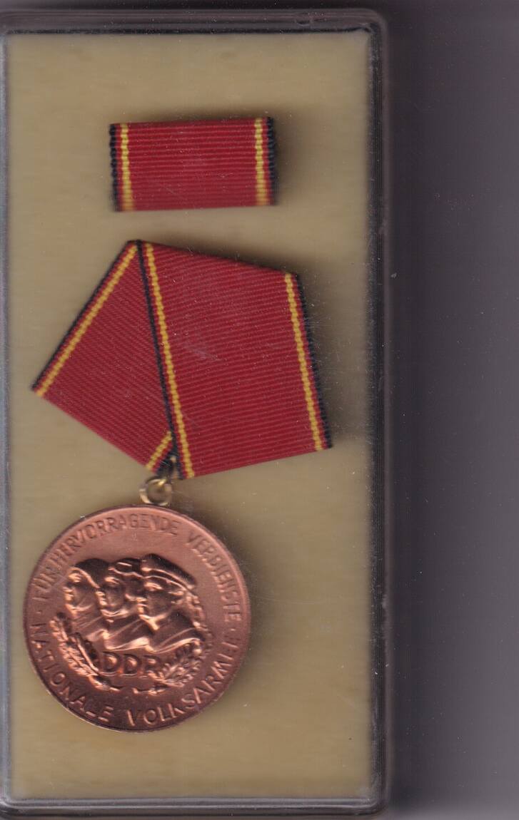 Deutschland, DDR, Medaille Bronze für 5 Dienstjahre Für Hervorragende ...