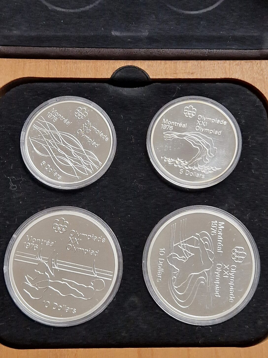 1975 2 x 5 + 2 x 10 Dollars Kanada Olympische Winterspiele 1976 pp und Etui aus Holz | MA-Shops