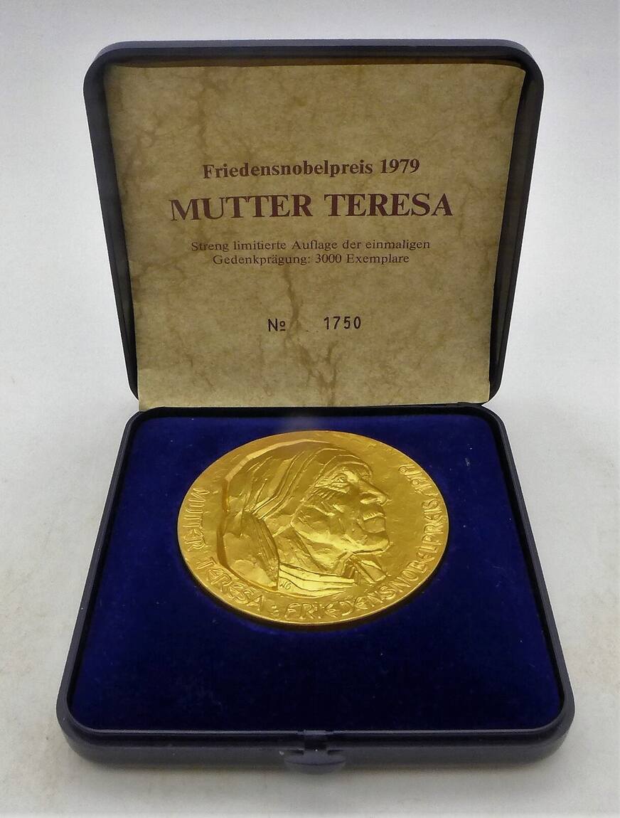 Deutschland 1979 Mutter Teresa,Medaille aus Bronze, vergoldet ...