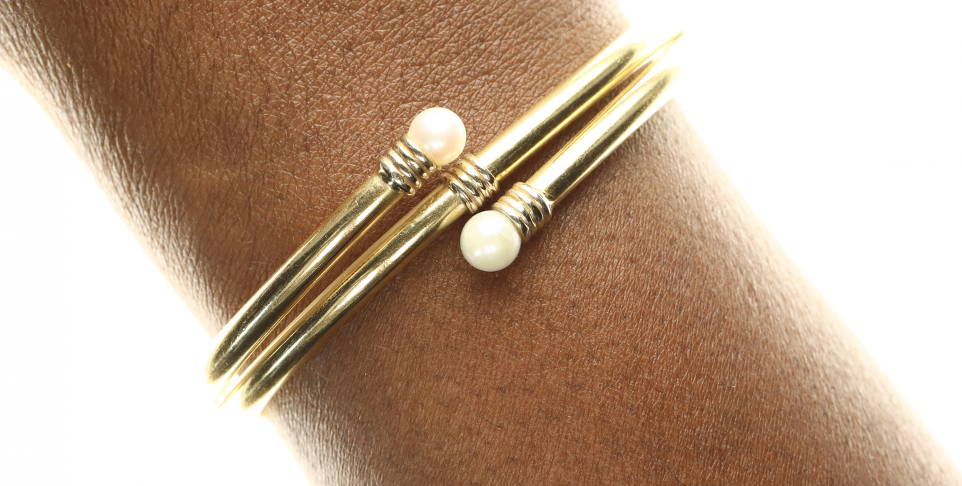 750 Gold Armreif mit zwei Perlen ca.6,5cm breit, 15,3g Sehr gut, siehe ...