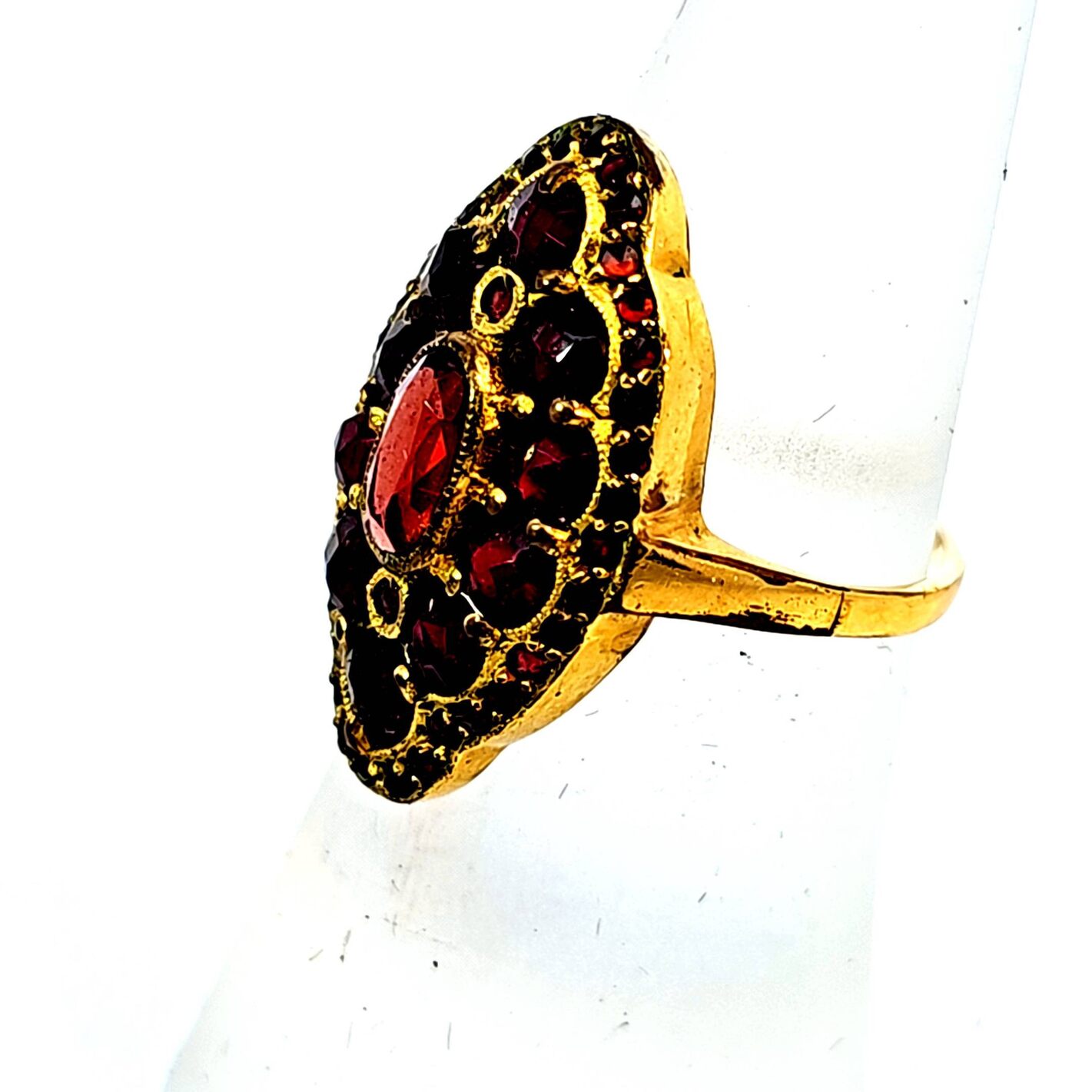 333 Gold Ring, mit Granatstein, 4,5g Ringgröße 51 sehr guter Zustand ...