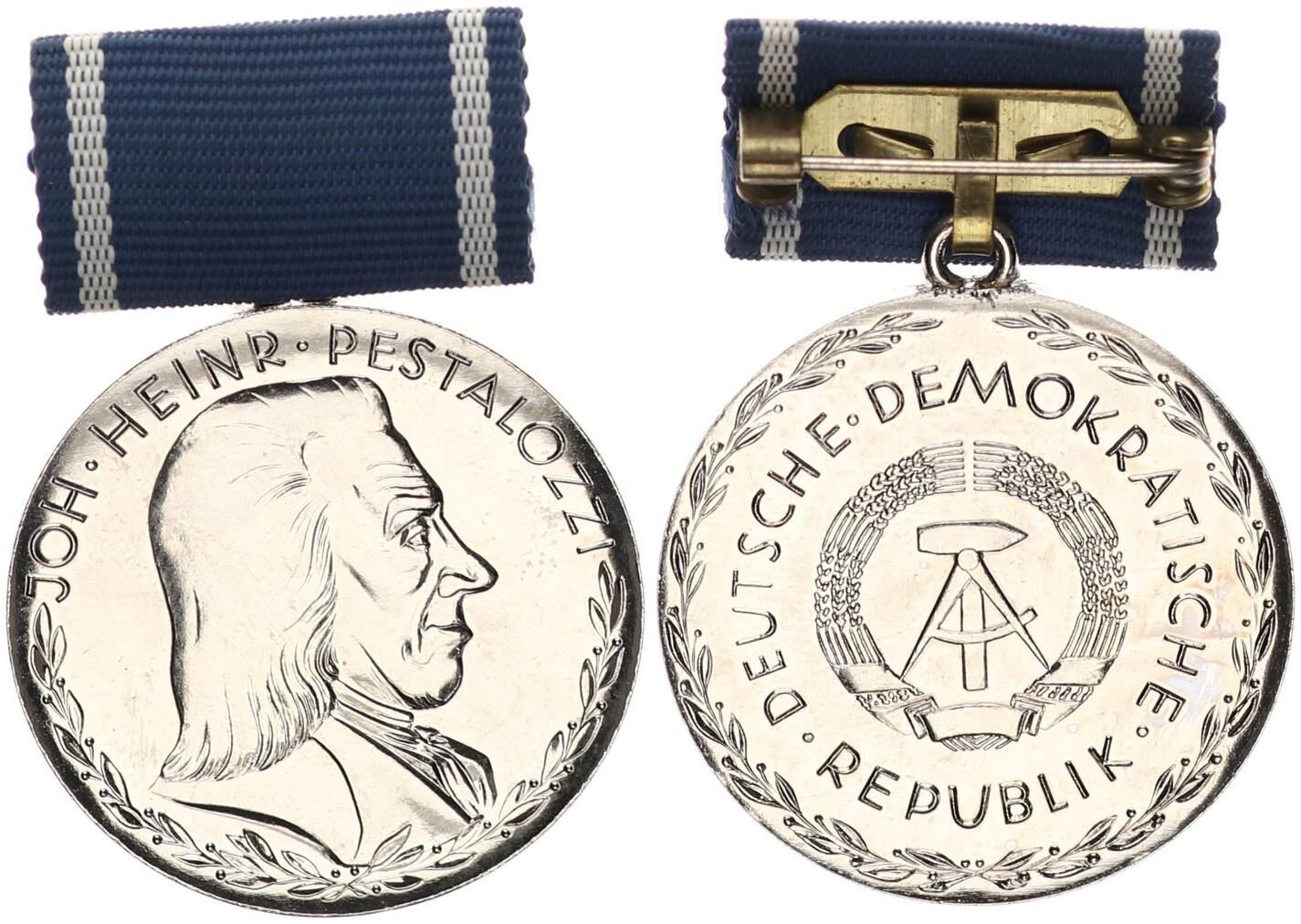 DDR Orden 1956-1989 Pestalozzi-Medaille für treue Dienste in Silber ...