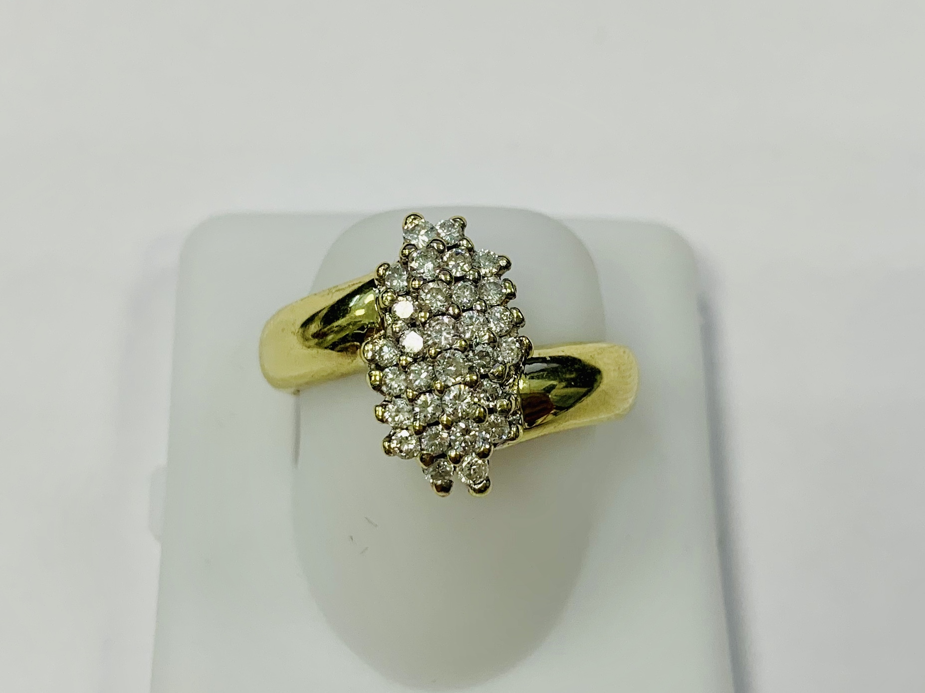 Gold 585 Gold Ring, 585 Gold, mit kleinen Diamanten, 5,25g, Ringgröße ...