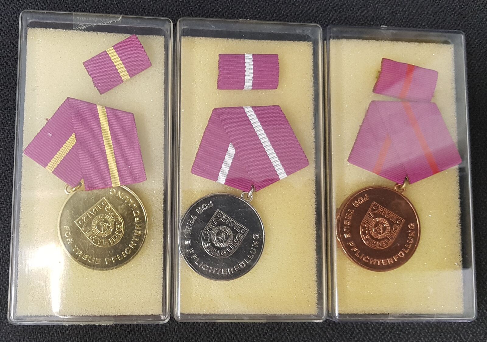 DDR Gold,Silber,Bronte Medaille Gold Silber Bronze Medaille für treue ...