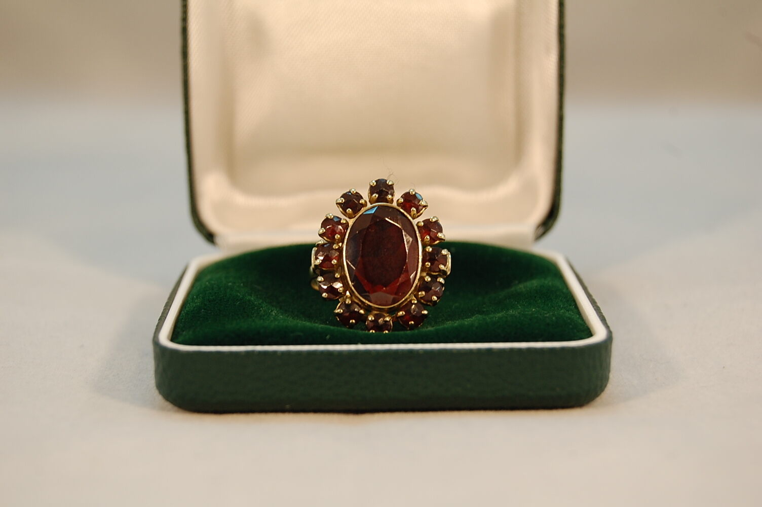 Granatstein Ring, 333 Gold(getestet aber nicht gestempelt), Ringgröße ...