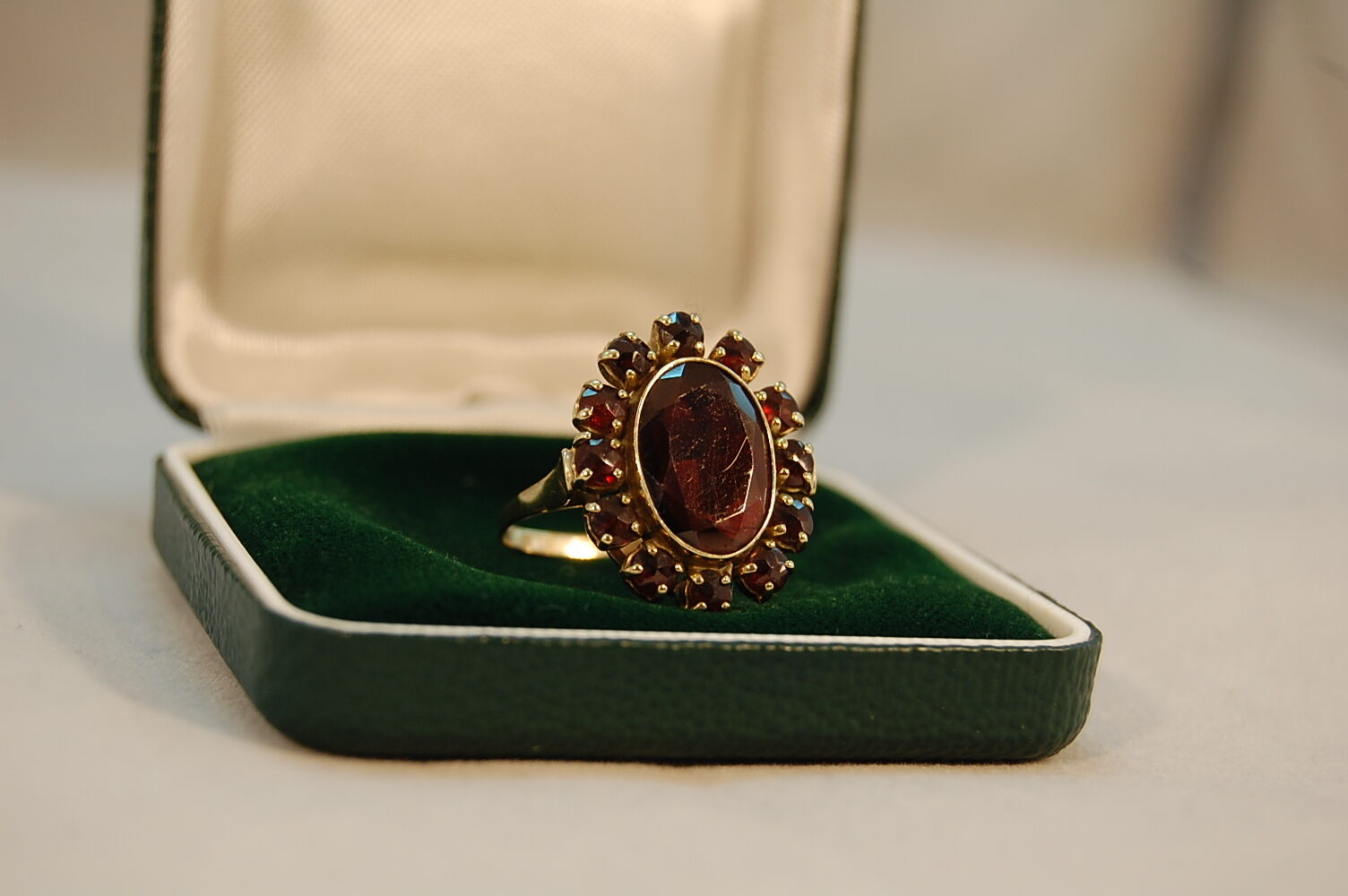 Granatstein Ring, 333 Gold(getestet aber nicht gestempelt), Ringgröße ...