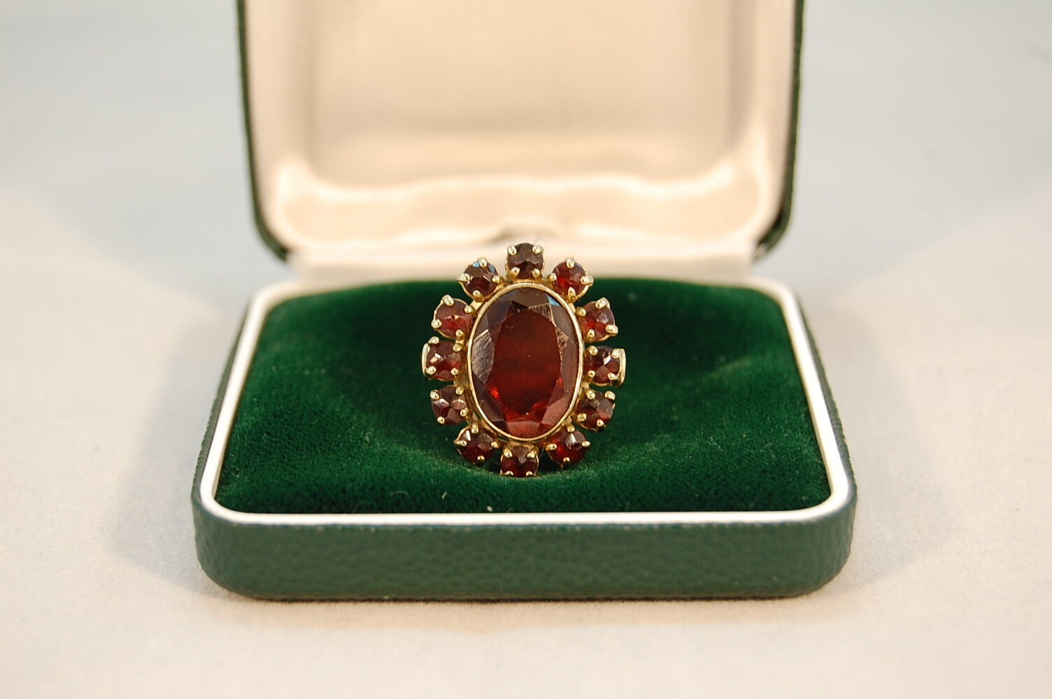 Granatstein Ring, 333 Gold(getestet aber nicht gestempelt), Ringgröße ...