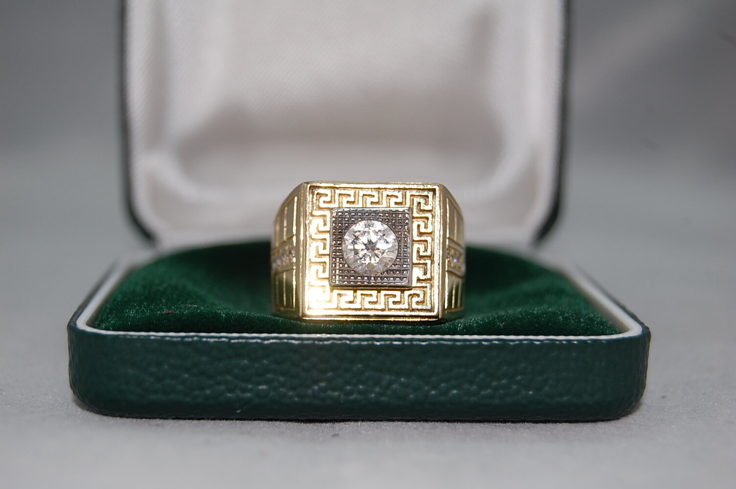 Ring mit Zirkonien im Versace Stil, 585 Gold, Ringgröße 62 | MA-Shops