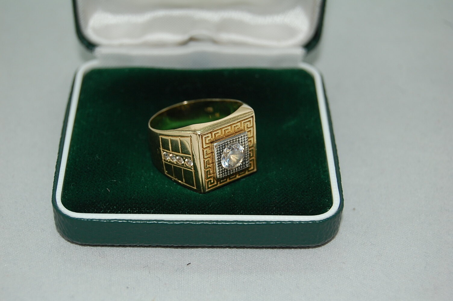 Ring mit Zirkonien im Versace Stil, 585 Gold, Ringgröße 62 | MA-Shops