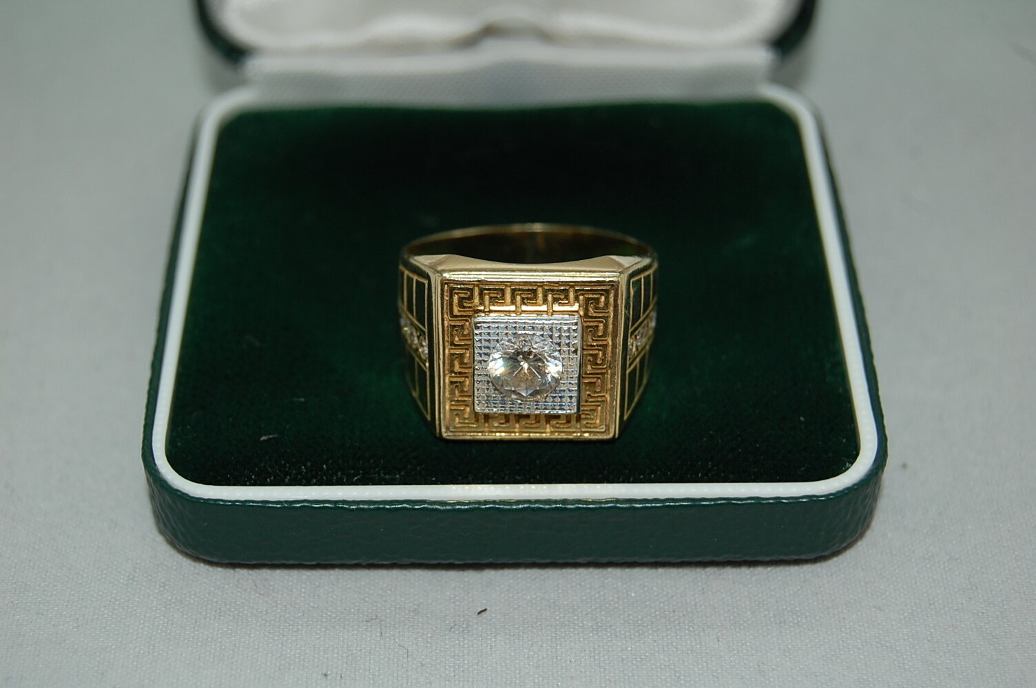 Ring mit Zirkonien im Versace Stil, 585 Gold, Ringgröße 62 | MA-Shops