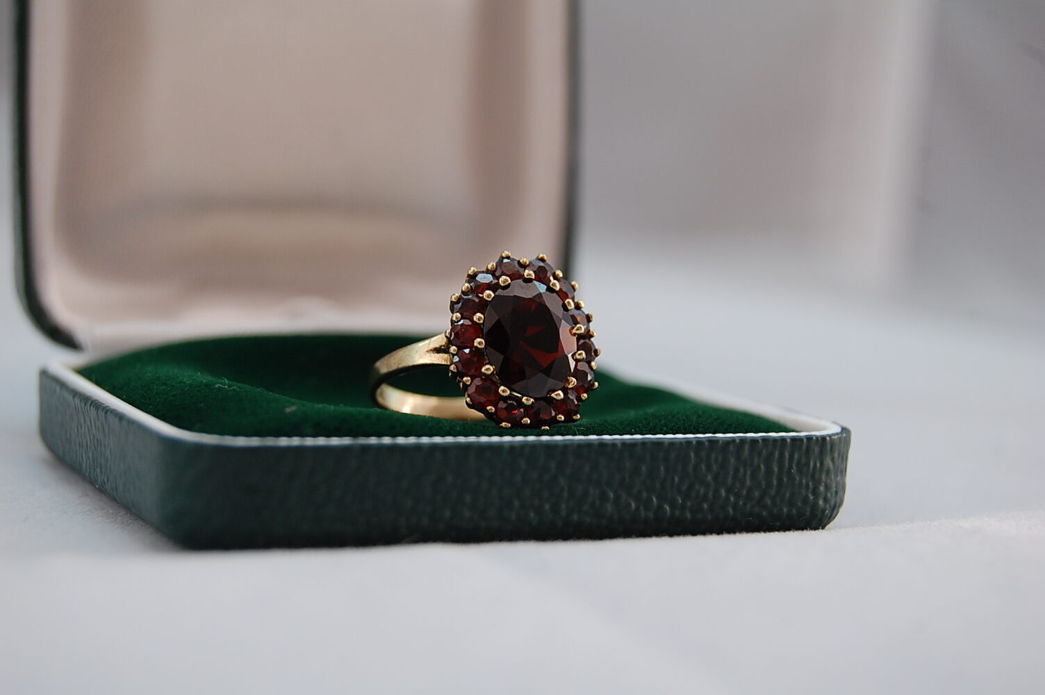 Granatstein Ring, 333 Gold, Ringgröße 52 | MA-Shops