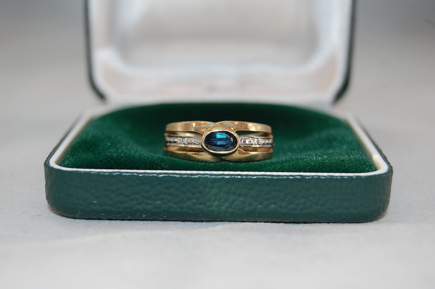 Ring mit Saphir und Diamanten, 333 Gold, Ringgröße 55 | MA-Shops