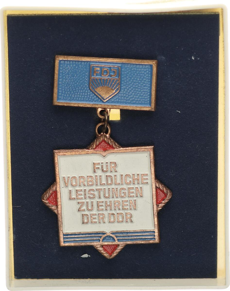 Abzeichen FDJ Für vorbildliche Leistungen zu Ehren der DDR im Etui ...