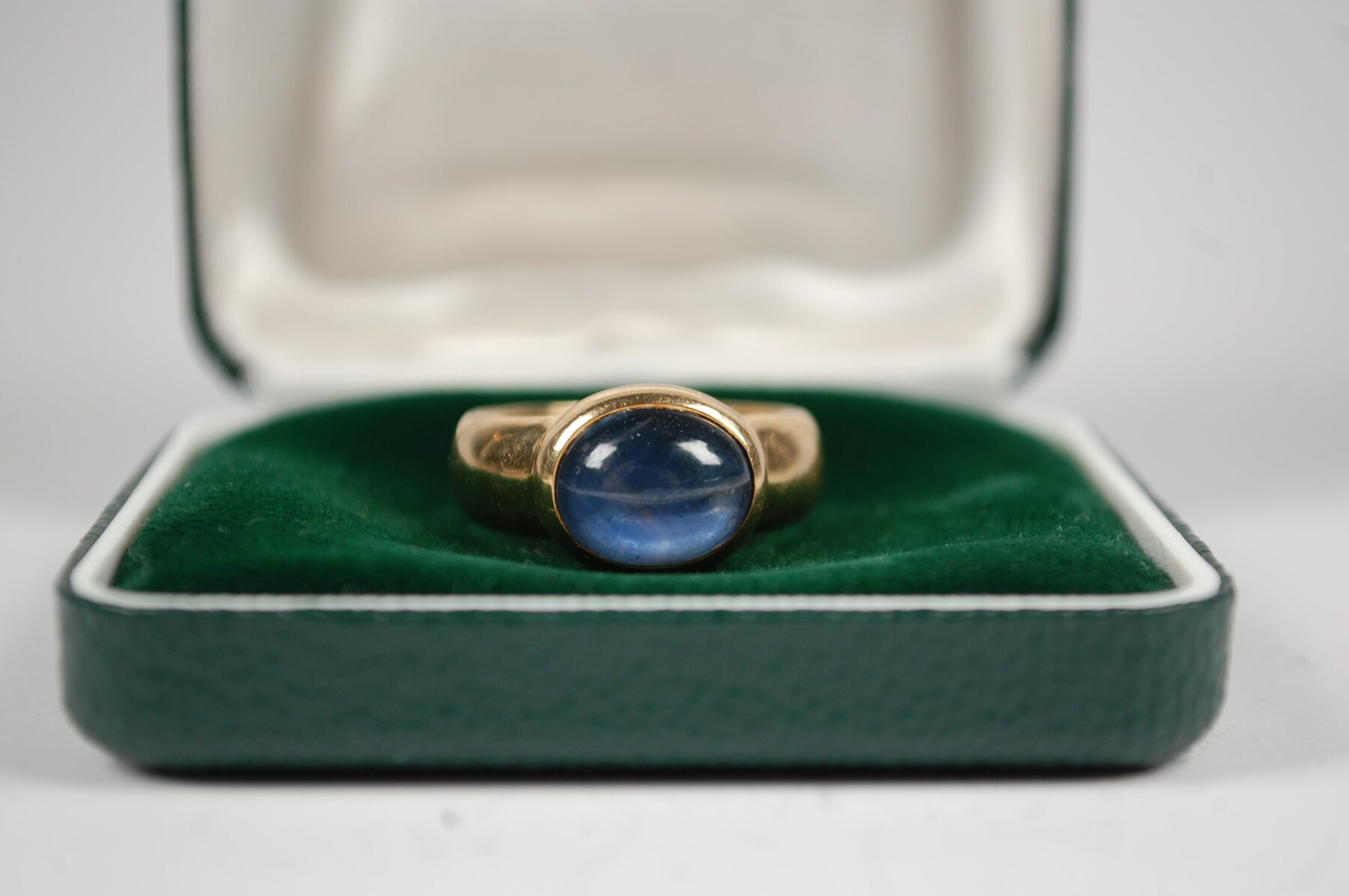 Ring mit Saphir, Cabochon Schliff, 585 Gold | MA-Shops