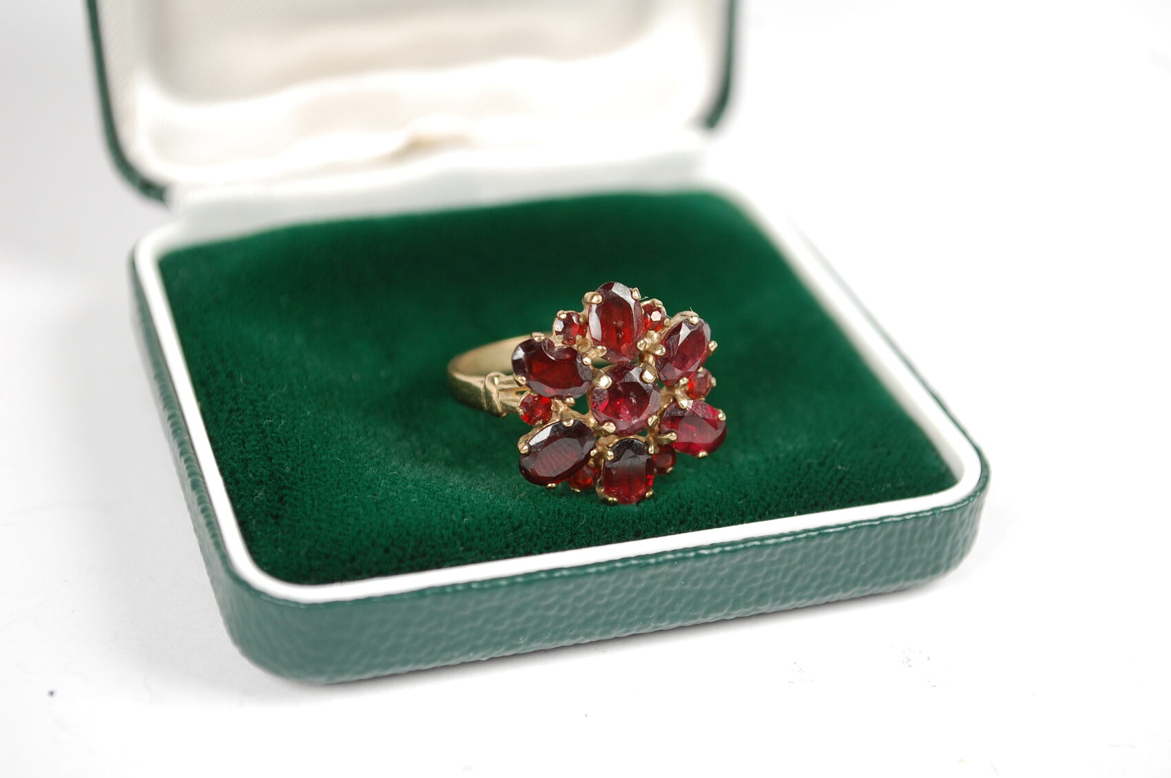 Granatstein Ring, 333 Gold, Ringgröße 56 | MA-Shops