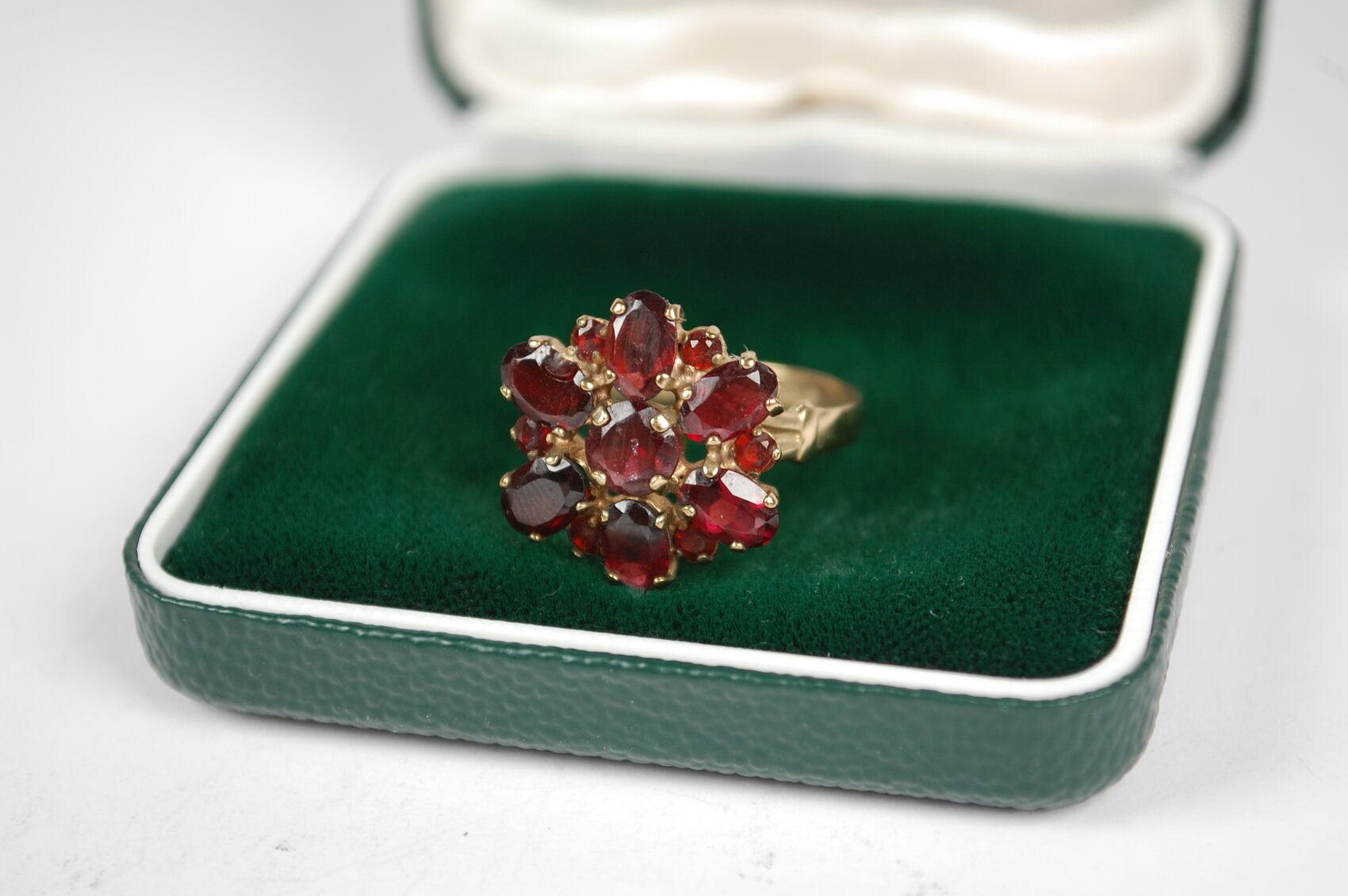 Granatstein Ring, 333 Gold, Ringgröße 56 | MA-Shops