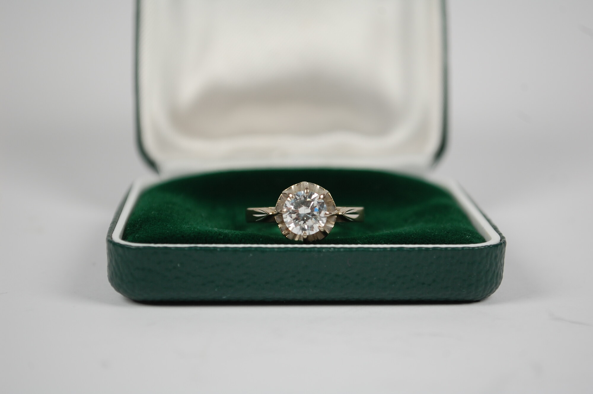 Ring mit Diamant (1 Karat), 18 K Weißgold, Ringgröße 54 | MA-Shops