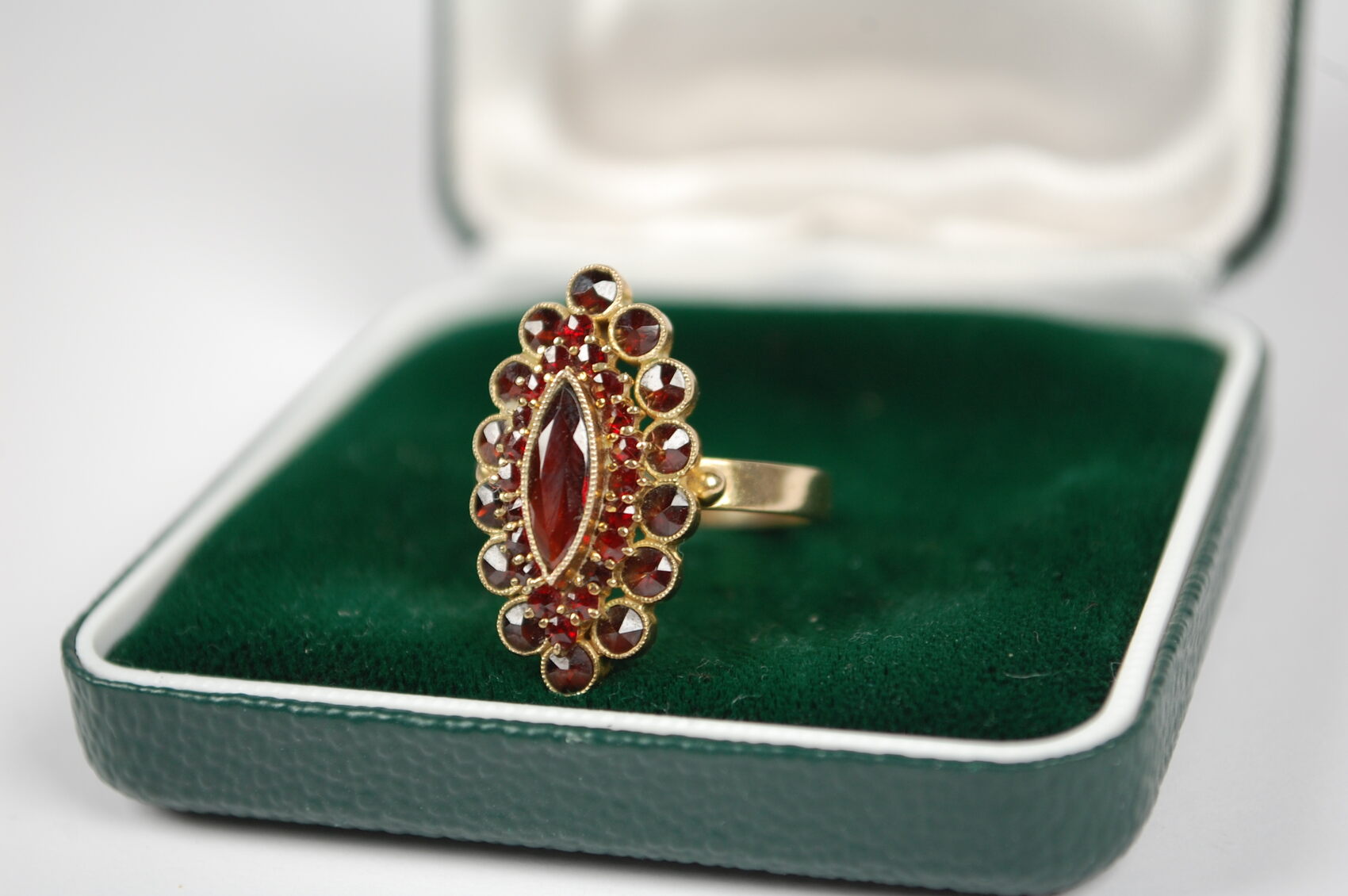 Granatstein Ring, 333 Gold, 4,34g, Ringgröße 55 | MA-Shops