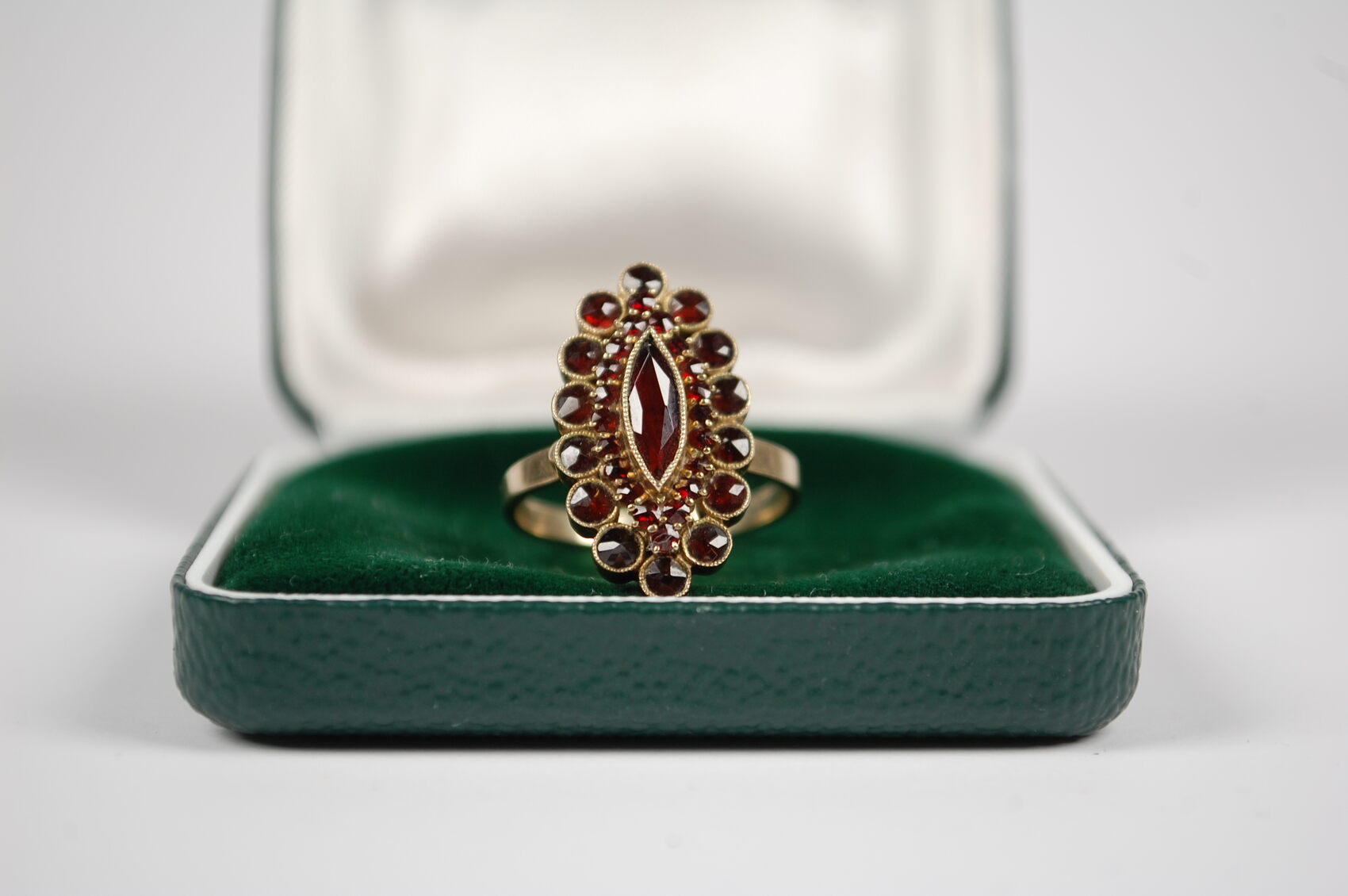 Granatstein Ring, 333 Gold, 4g, Ringgröße 56 | MA-Shops
