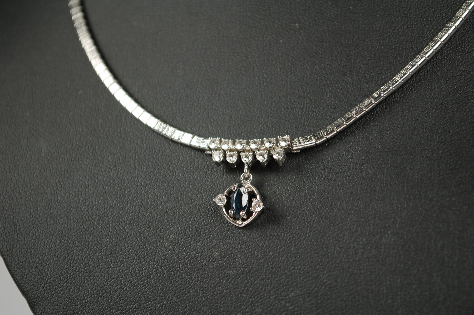 Kette, mit Saphir und Diamanten, 8K Weißgold, 18,3g, ca. 40cm lang | MA ...