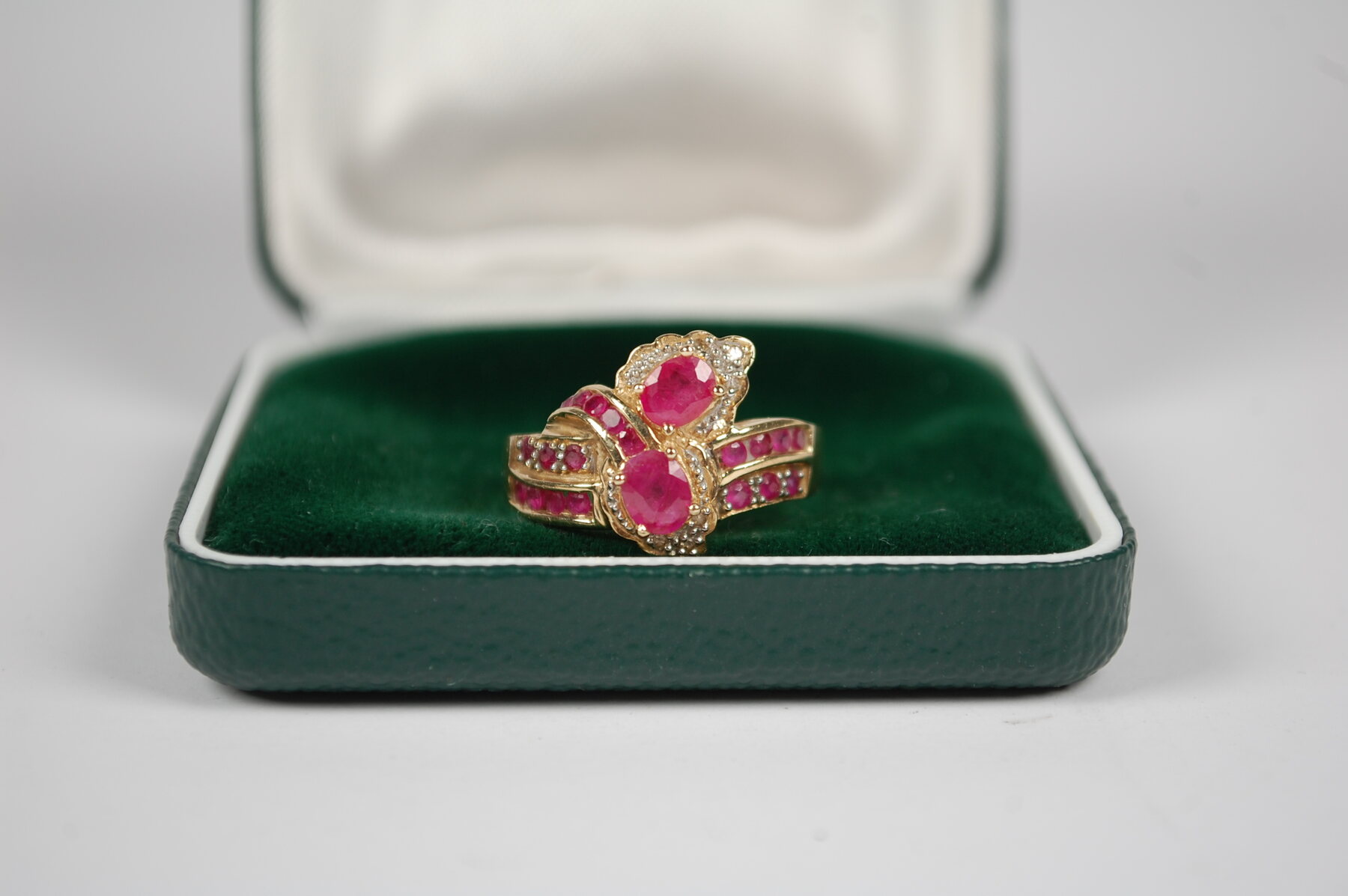 Ring mit Rubinen und kleinen Diamanten, 585 Gold, Ringgröße 58 | MA-Shops