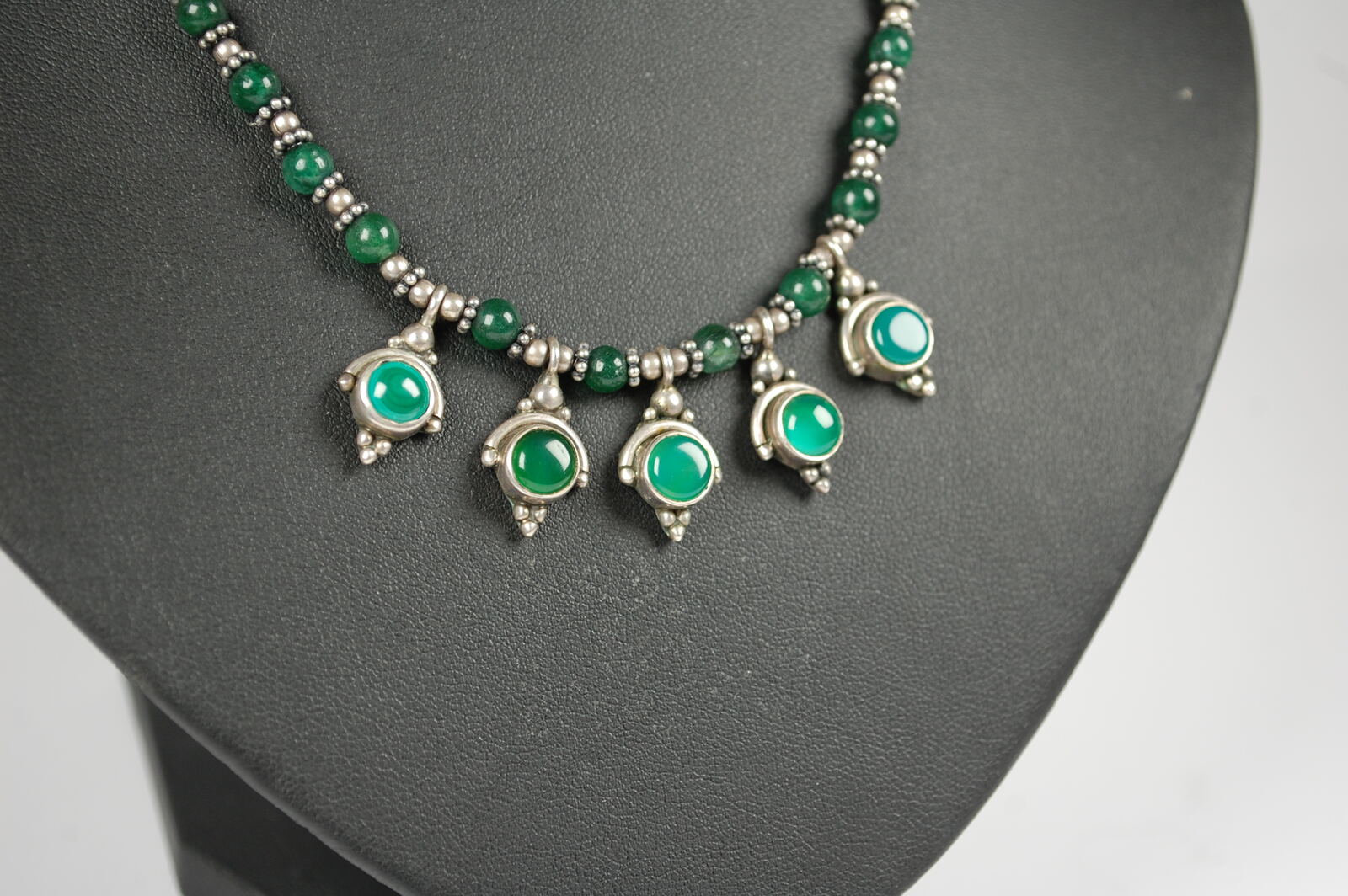 Kette, 925 Silber mit grünen Steinen, 27,88g, 42cm lang | MA-Shops