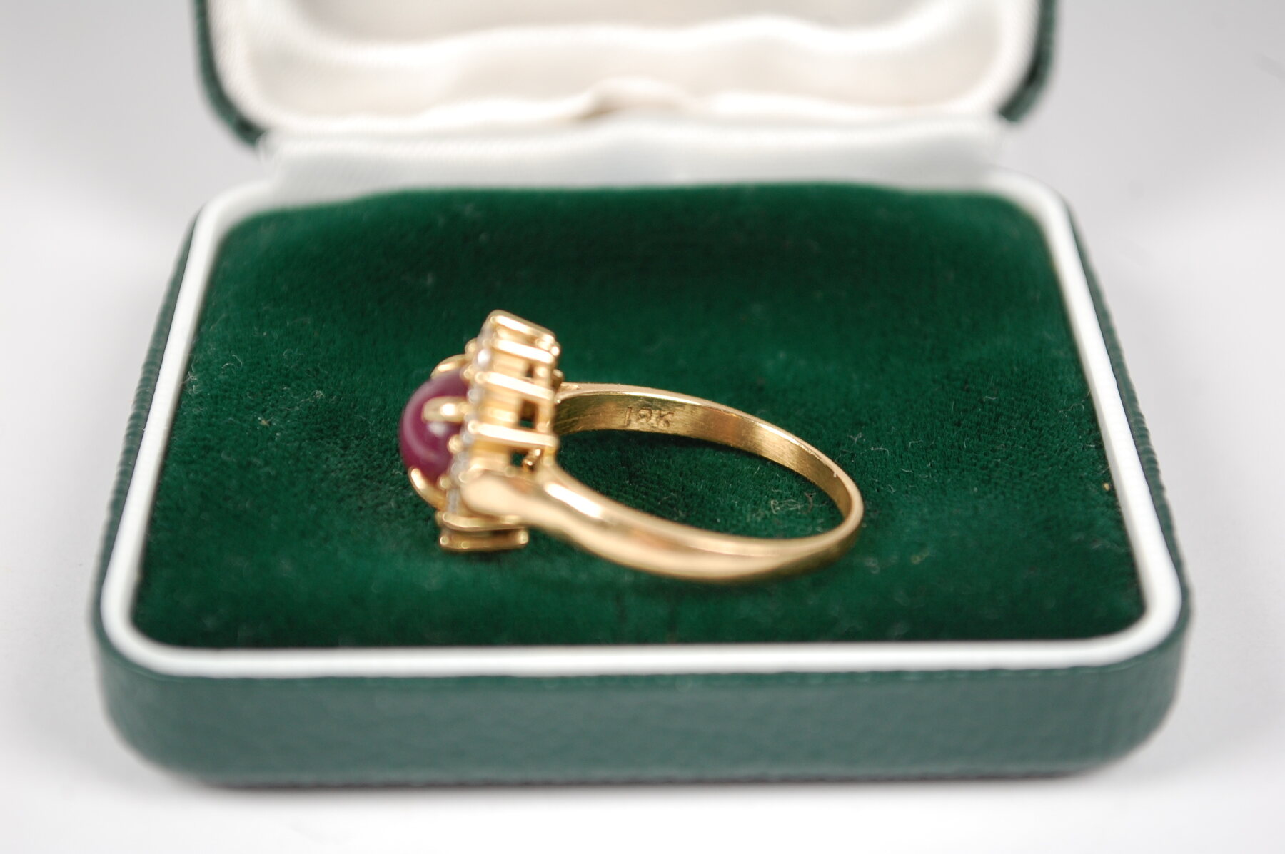 Ring mit Stern Rubin & Diamanten, 18K Gold, 5,68g, Ringgröße 58 | MA-Shops
