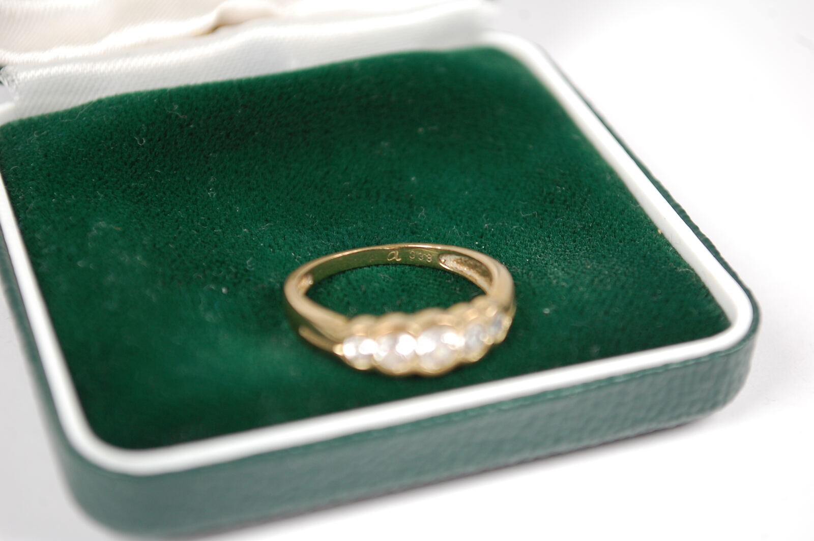 Ring 333 Gold, mit Zirkone, Ringgröße 51 | MA-Shops