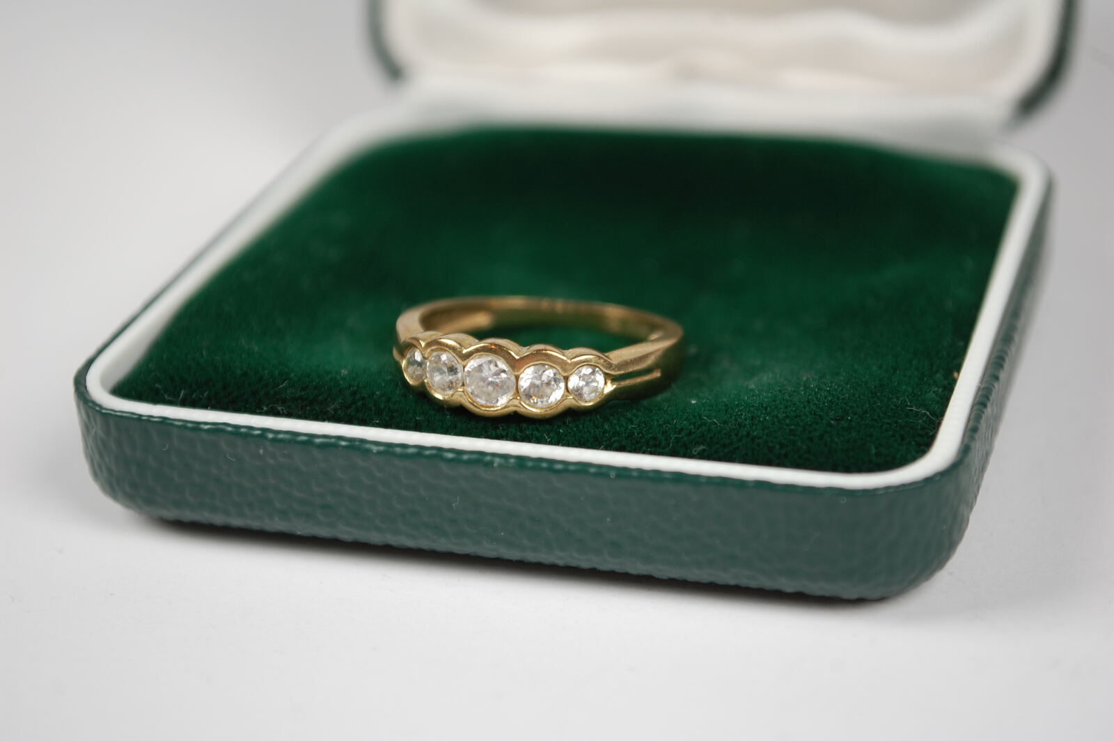 Ring 333 Gold, mit Zirkone, Ringgröße 51 | MA-Shops