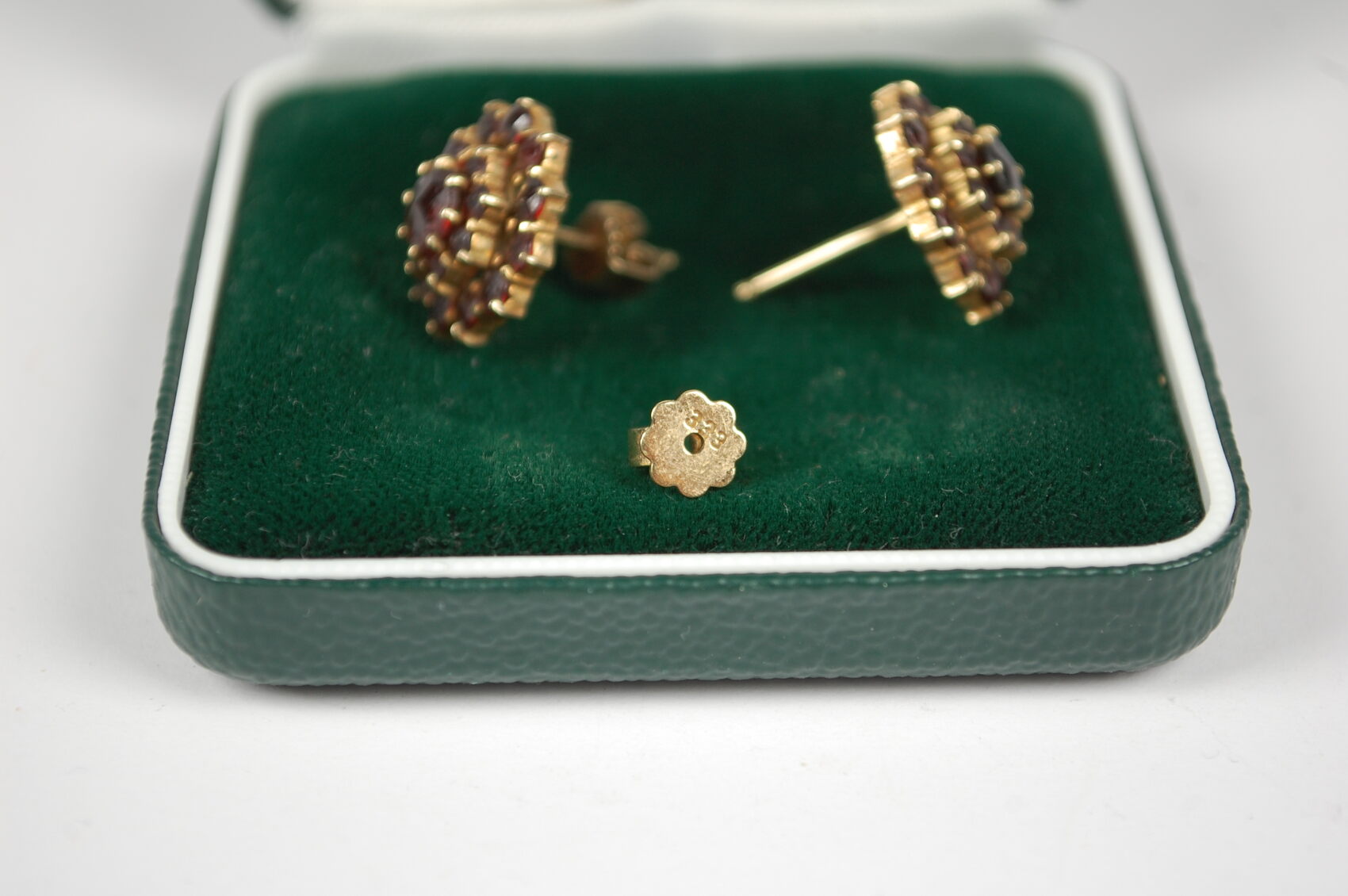 Granatstein Ohrringe, 333 Gold, 4,3g, 1,5cm groß | MA-Shops