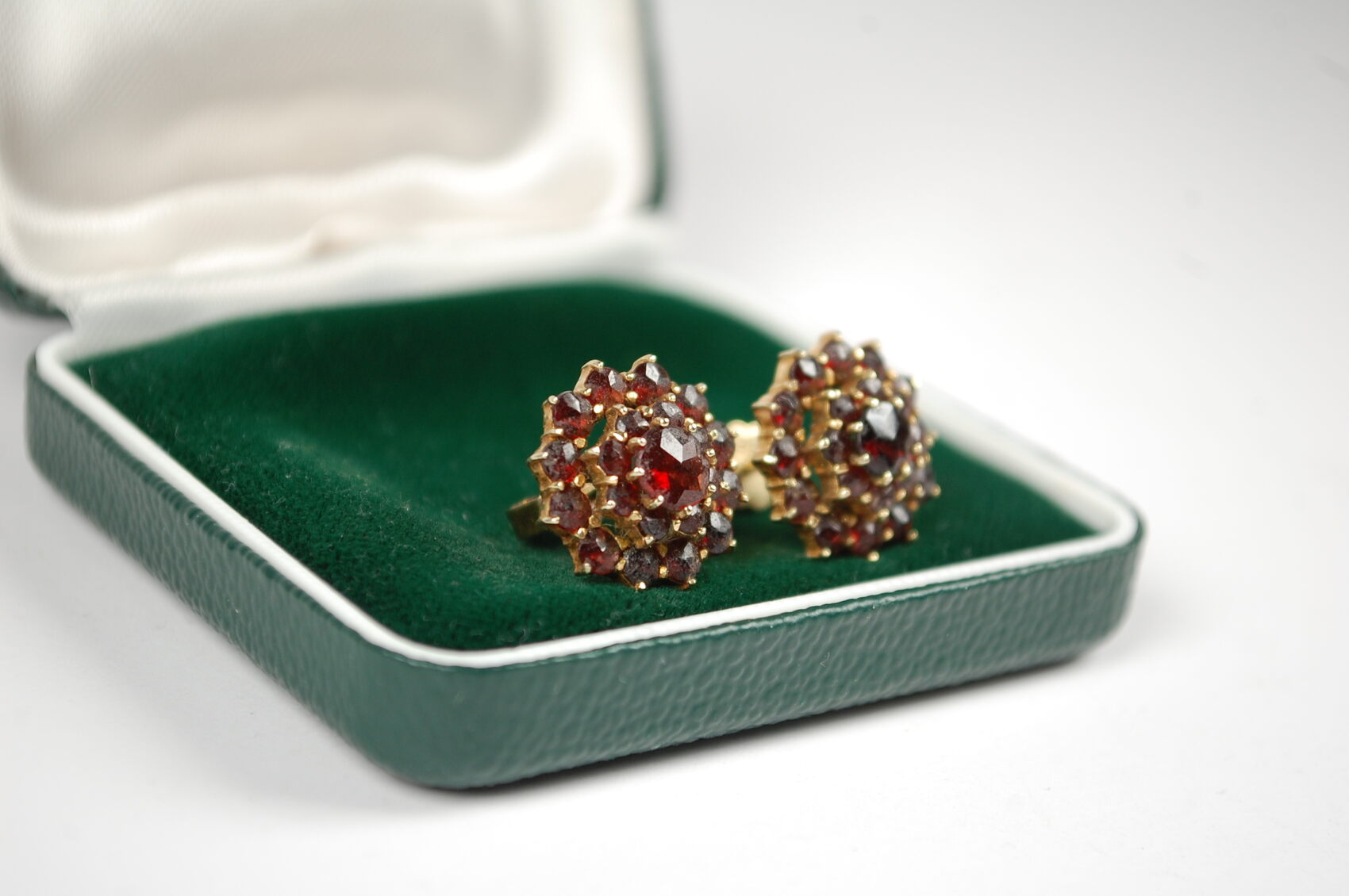 Granatstein Ohrringe, 333 Gold, 4,3g, 1,5cm groß | MA-Shops