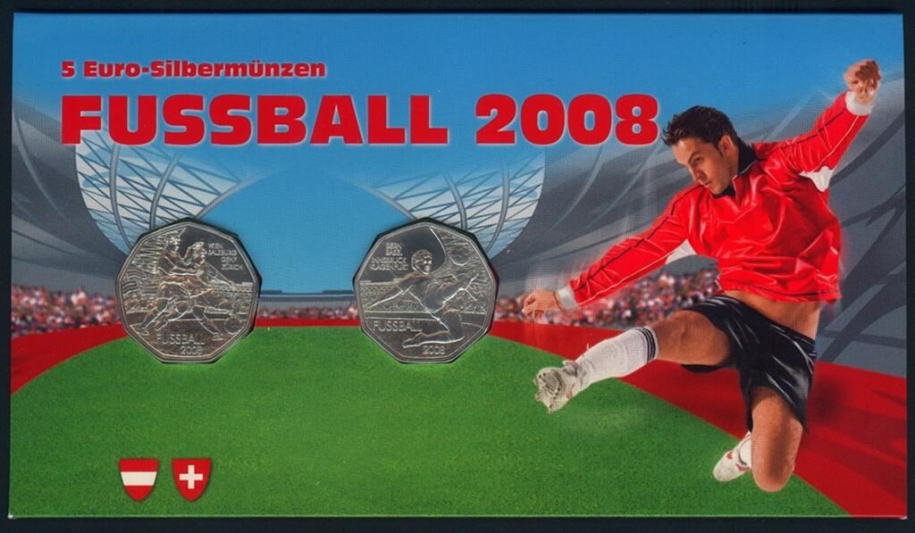 Österreich 2x 5 Euro 2008 Fußball WM im Folder Handgehoben im Folder ...