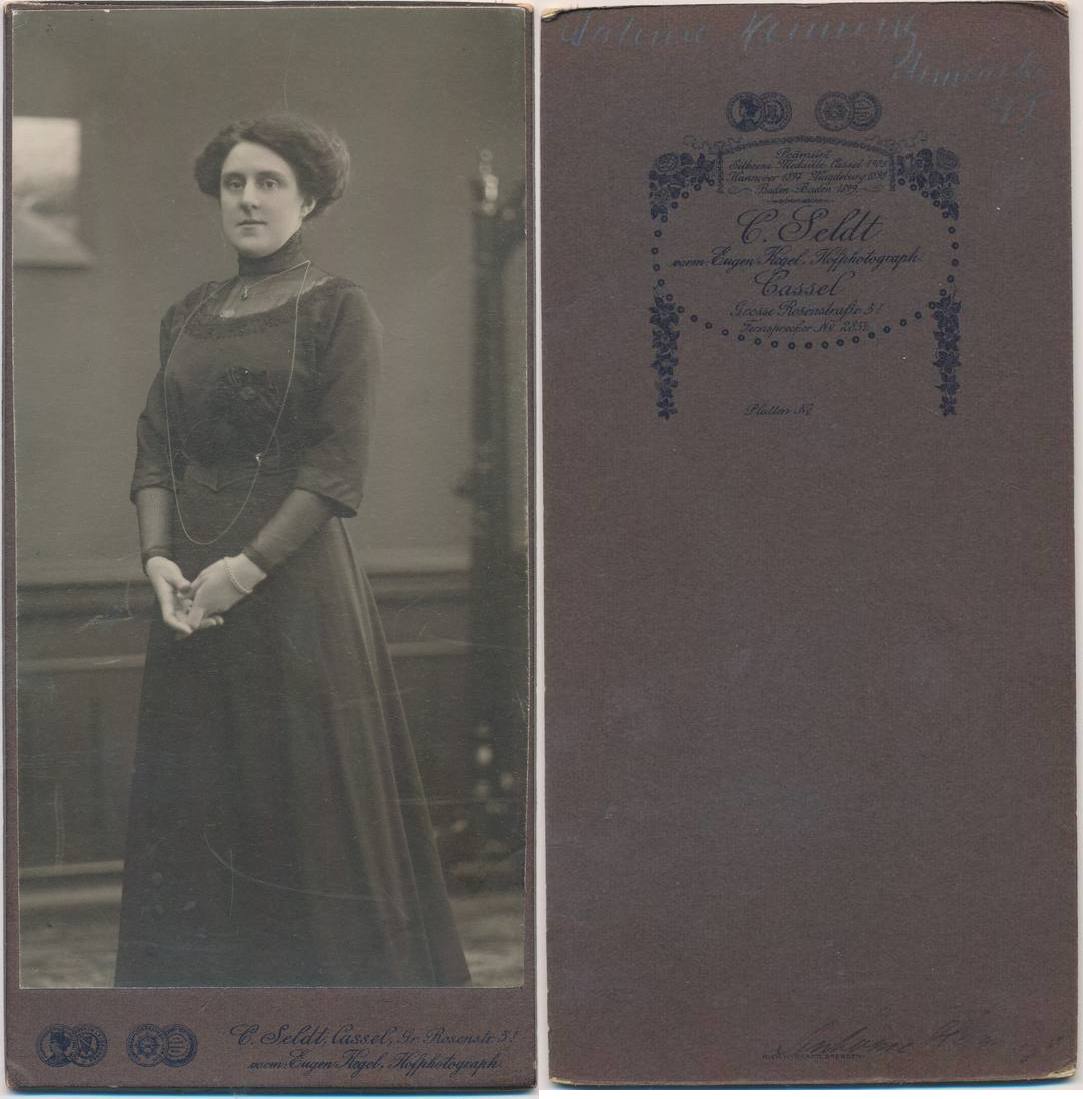Altes Foto ( Dame ) auf Pappe v.Hoffotograf Seldt aus Cassel um 1910 ...
