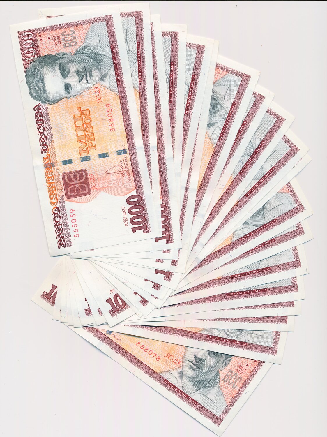 Kuba 19x 1000 Pesos 2023 19x folgende Serien Nummer, Julio Antonio ...