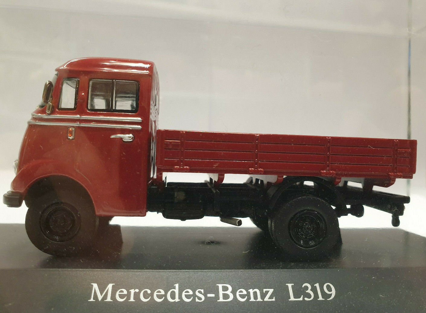 Modellauto Mercedes Benz Classic Collection rot in OVP | MA-Shops
