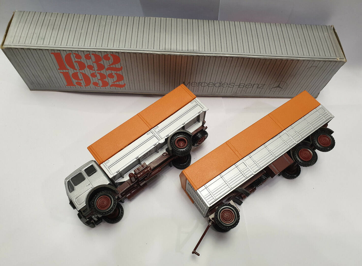 Benz Mercedes NZG No 146 Lastzug Trucker LKW Modellauto OVP 1:50 Silber ...