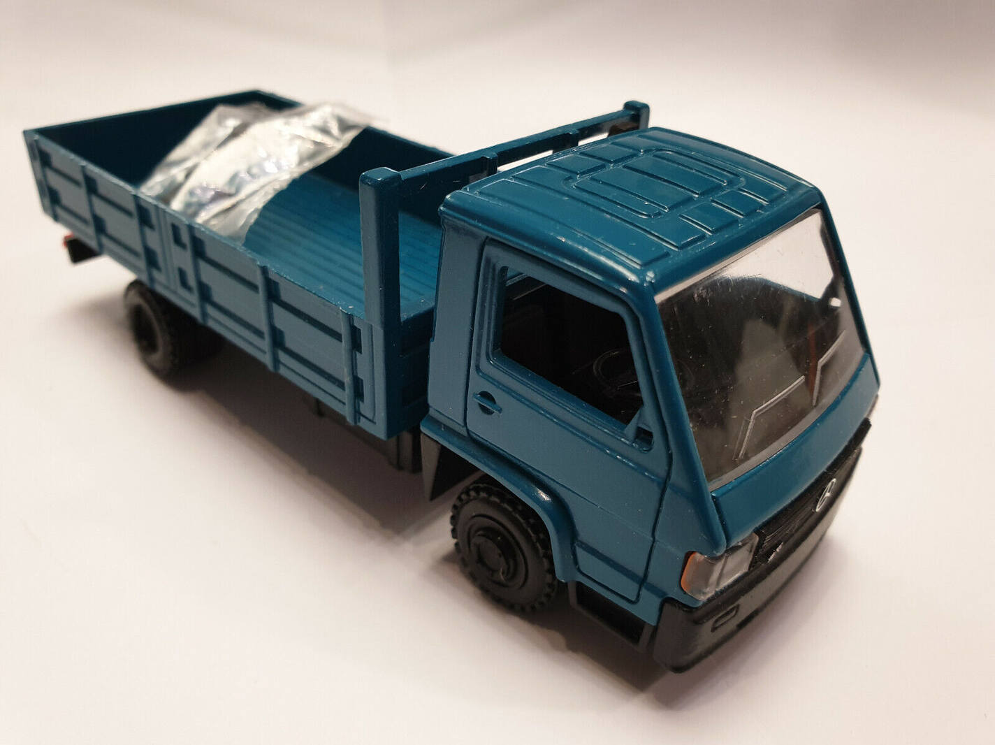 NZG Mercedes Benz MB 700 Kastenwagen Modellauto OVP 1:43 | MA-Shops