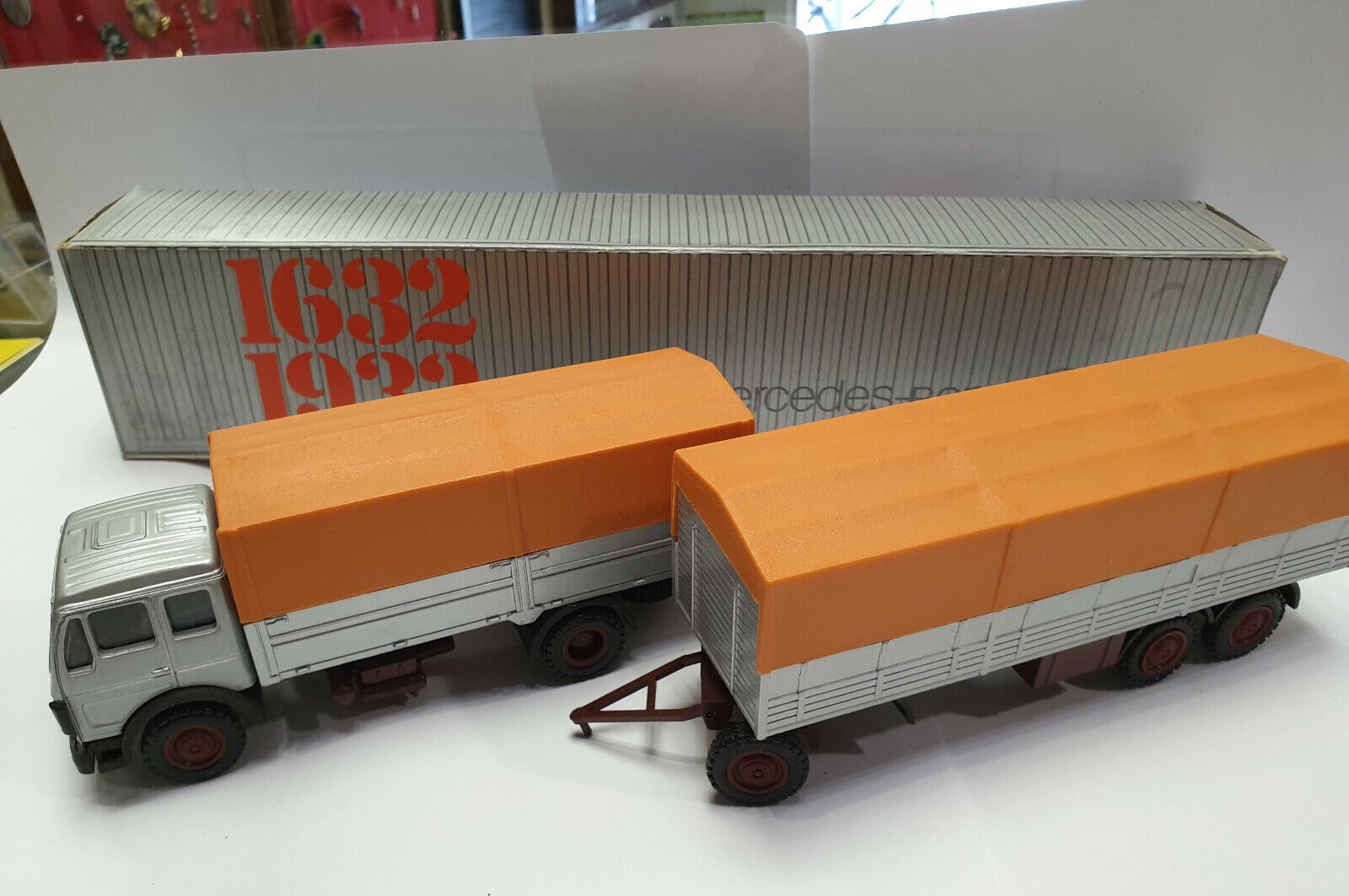Benz Mercedes NZG No 146 Lastzug Trucker LKW Modellauto OVP 1:50 Silber ...