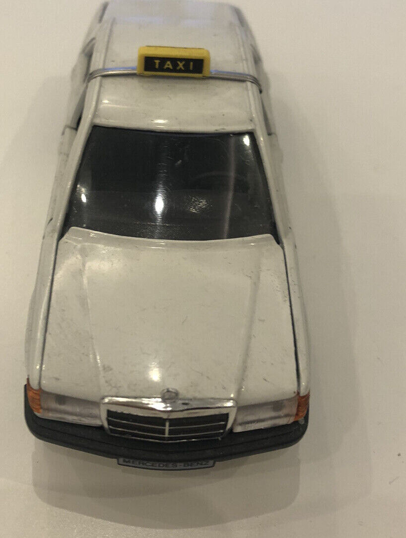 1082 Mercedes Benz Cursor Modell Cursor-Modell Taxi M 1:35 | MA-Shops