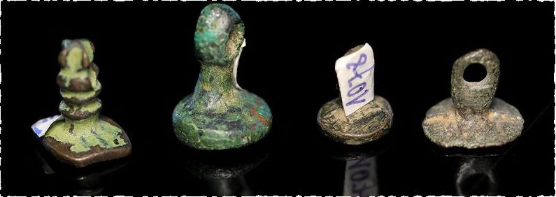 Ancient art Fine collection of 4 ancient bronze stamp seals, BMAC and ...