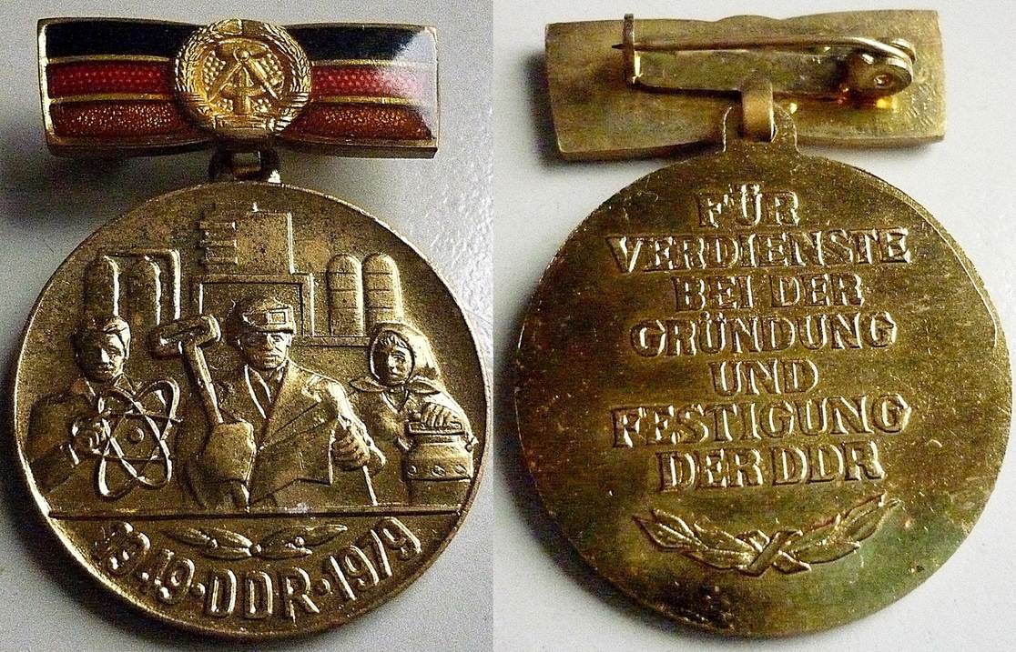 Deutschland/DDR 1979 Medaille "Für Verdienste bei der Gründung und ...