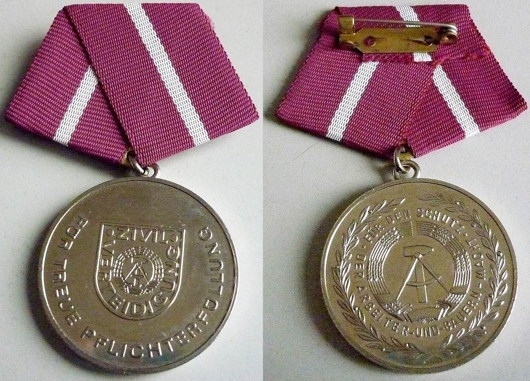 Deutschland/DDR Medaille "Für Treue und Pflichterfüllung ...